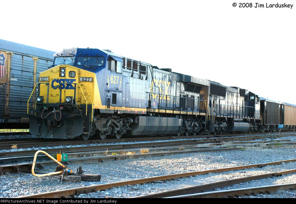 CSX 627 & recent renumber 4576 wait at the north end of the yard with a Yelvington rock train